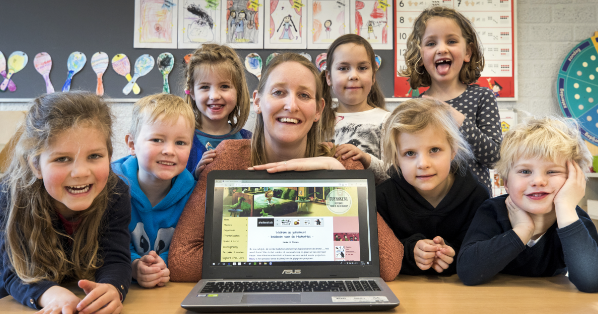 Teachers active on the internet: outlet and extra income