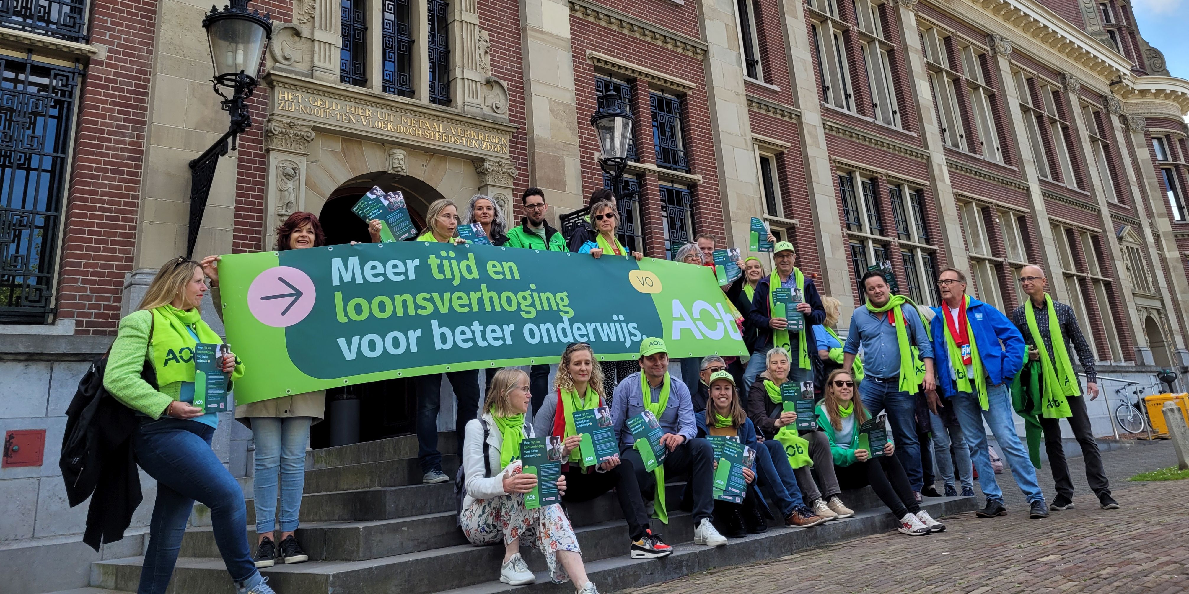 AOb voert actie bij vergadering van schoolbestuurders | De Algemene ...